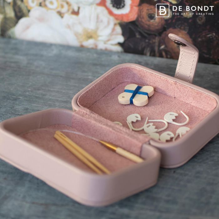 Namaste Buddy Case - klein (limited edition) – Het Haakbeest